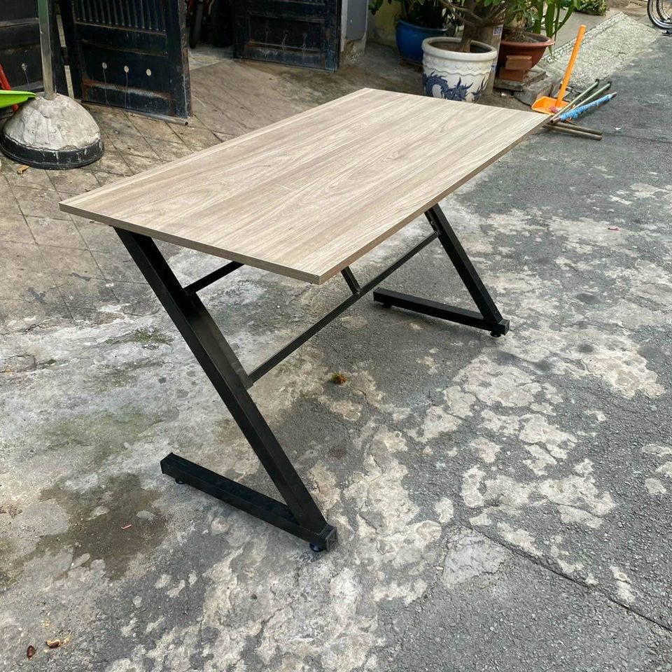 Bàn làm việc chân chữ Z